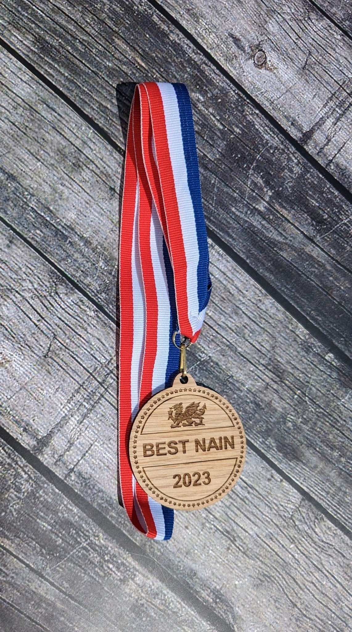 Best Nain & Nain Gorau Medals with Welsh Dragon - Meaningful Gifts ...